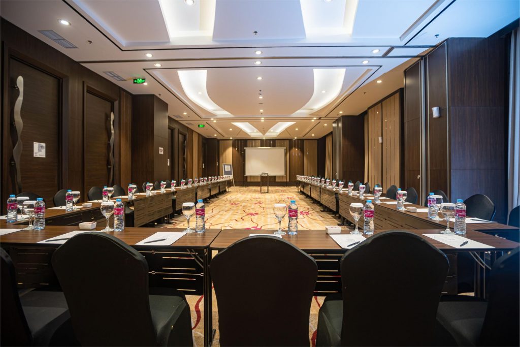 Mengintip Keunggulan Ruang Meeting Premium di Crowne Plaza Bandung ...